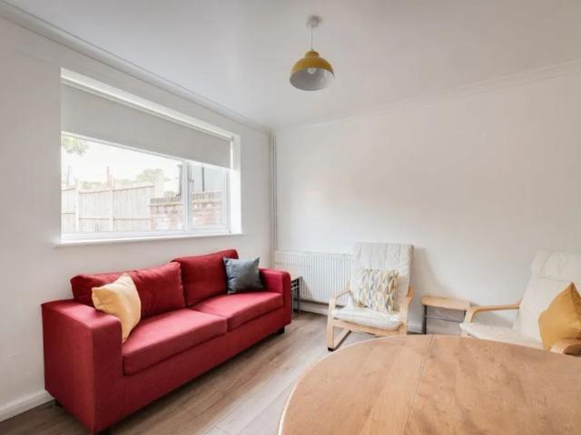 £468 p/w £2,028 pcm