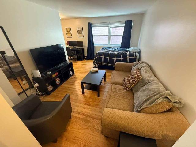 468 West Melrose Studio Apartment for Rent at 468 W Melrose St, Chicago, IL 60657 Lakeview