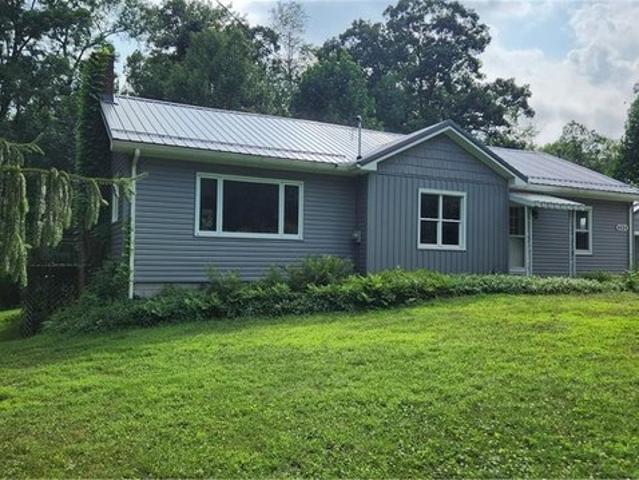 4694 Sandy Lake Greenville Rd, Stoneboro, PA 16153