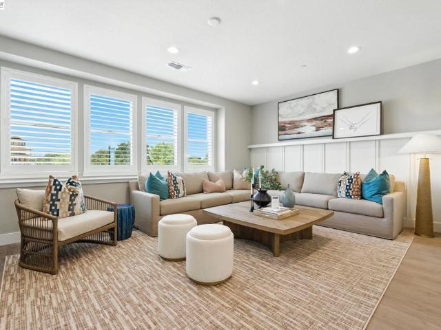 4695 Marengo Common