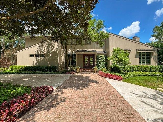 4695 Maura Ln, West Bloomfield Township, MI 48323