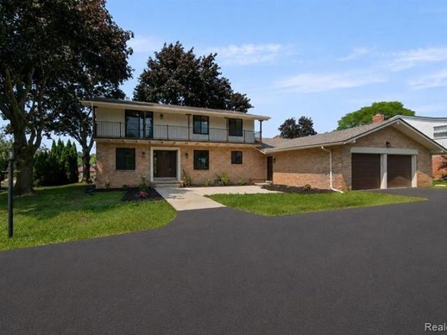 4696 Walnut Lake Rd, Bloomfield Hills, MI 48301