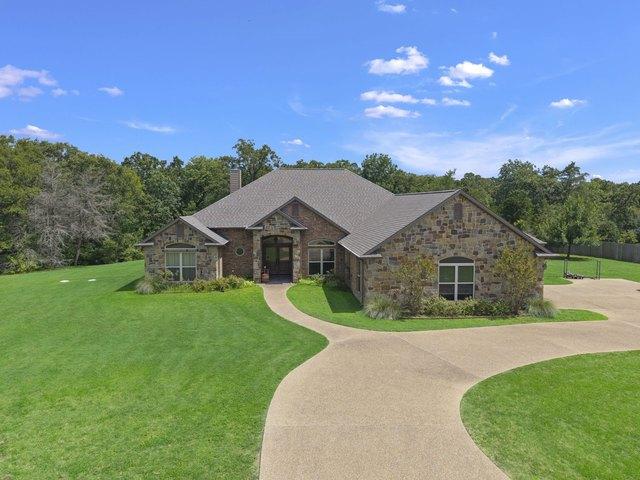 4698 River Valley Dr, Bryan, TX 77808
