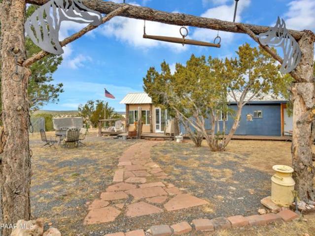 46900 N Crow St, Seligman, AZ 86337