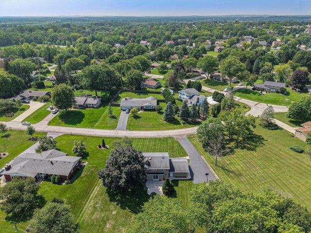 4690 Parkhurst Dr, Brookfield, WI 53045