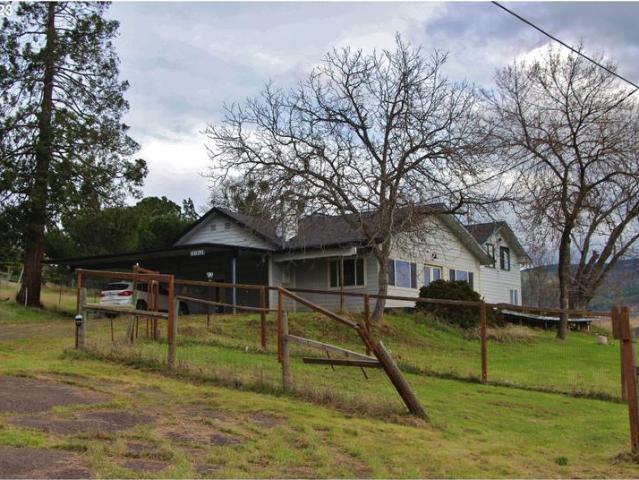 4691 CHERRY LN, Medford OR 97504