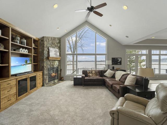 4691 Lakeview Drive