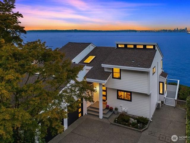 4692 Rockaway Beach Rd NE, Bainbridge Island, WA 98110