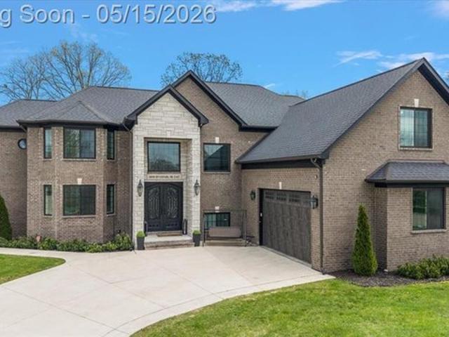46930 Riverpark E, Macomb Township, MI 48044