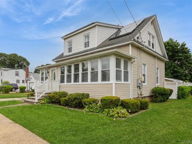 469 Chester St, Uniondale, NY 11553