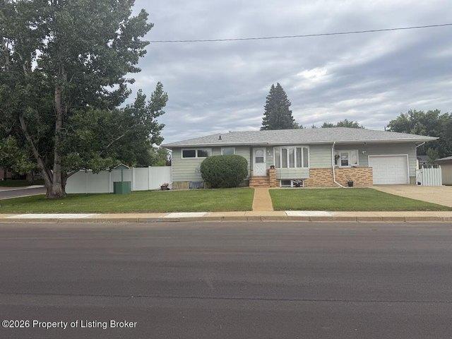 469 Custer St, Dickinson, ND 58601