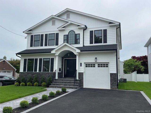469 Andrews Rd, Mineola, NY 11501