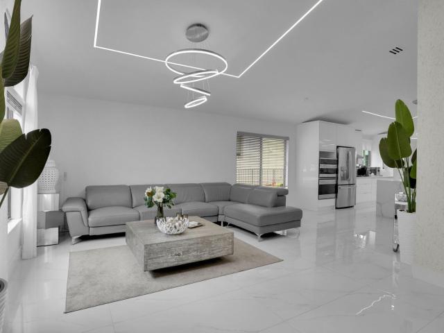 469 NW 38th Ave, Deerfield Beach, FL