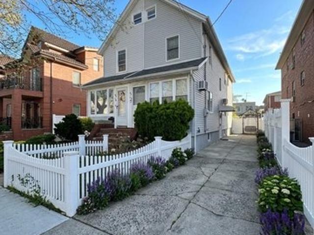 46 28 nd St, Fresh Meadows, NY 11358