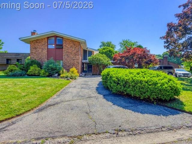 46 W Breitmeyer Pl, Mount Clemens, MI 48043