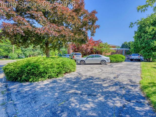 46 W Breitmeyer Place