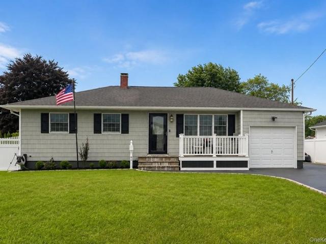 46 Andrea Ln, West Sayville, NY 11796