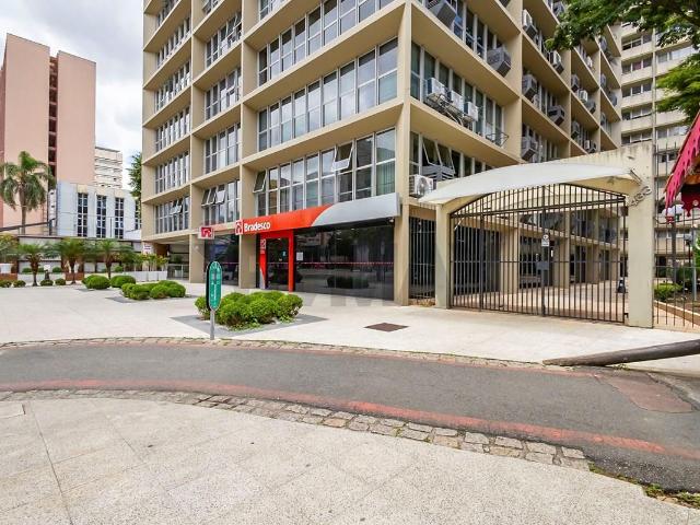 46 Área Útil Apartamento Alugar, 1 Dormitórios localizado em Centro Cívico, Curitiba, Paraná, 80530000 | Brasil