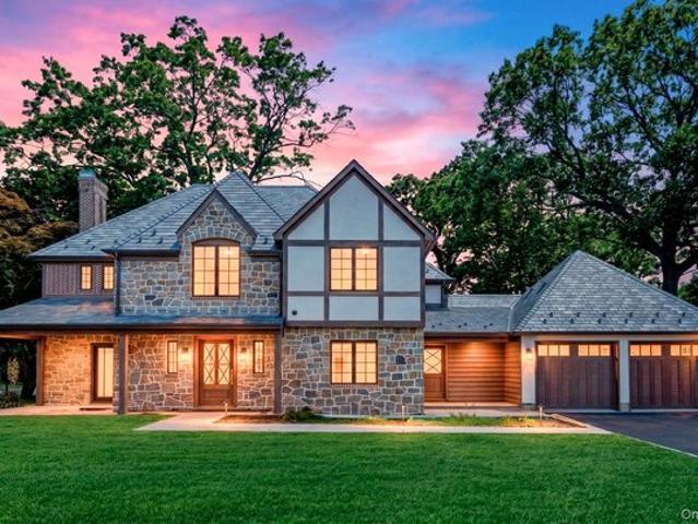 46 Banbury Rd, Rockville Centre, NY 11570