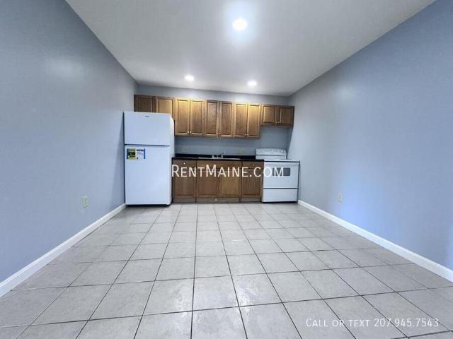 46 Baker St. Apt 2 beds, 1 full bath