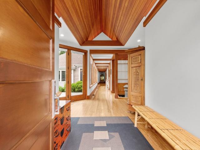 46 Beach Rd