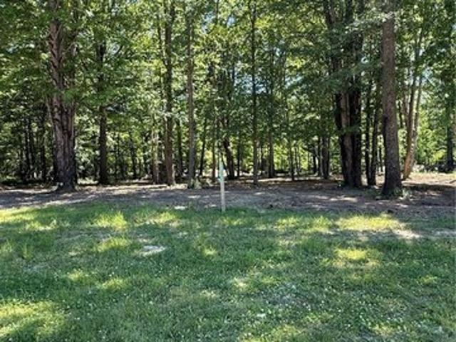 46 Breezewood Ln, Vermilion, OH 44089