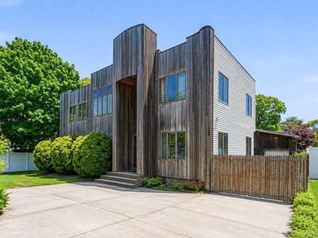 46 Brushwood Dr, Shirley, NY 11967