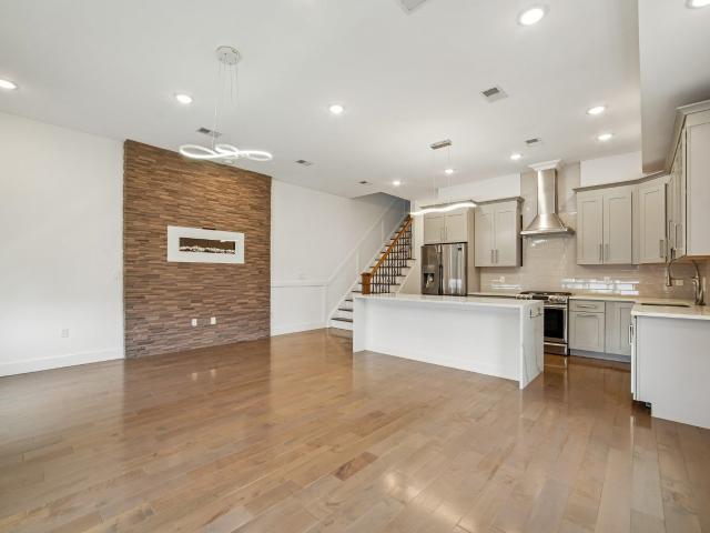 46 Carlton St # B