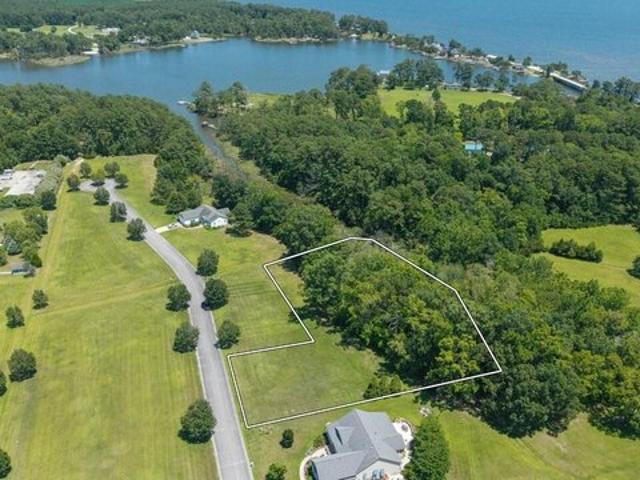 46 Carolina Way, Arapahoe, NC 28510