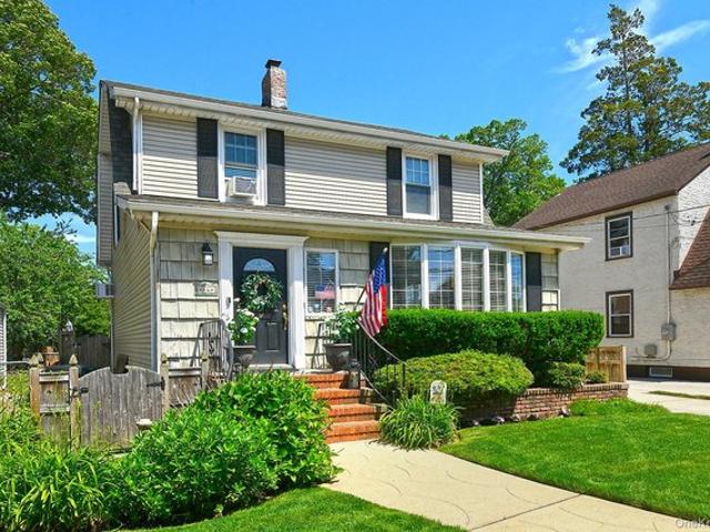 46 Christabel St, Lynbrook, NY 11563