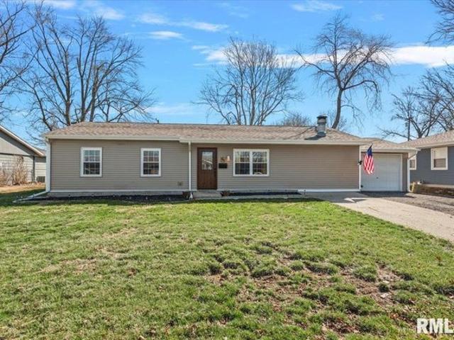 46 Churchill Dr, Chatham, IL 62629