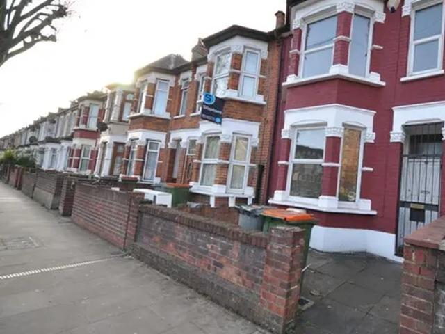46 Dersingham Avenue, London, E12 5QE, United Kingdom | 3 bed townhouse for rent #139475216 | Rentberry