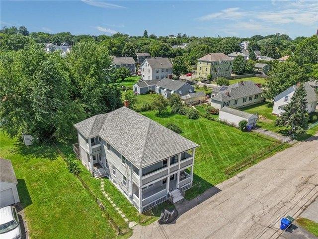 46 E St, Bristol, RI 02809
