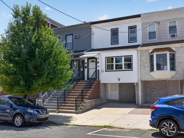 46 E 44th St, Bayonne, NJ 07002