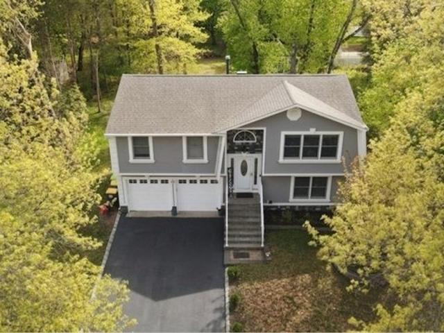 46 Heather Dr, Franklin Twp, NJ 08873