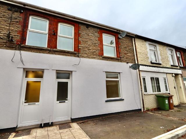 46 High St, Fleur De Lis NP12, 2 bed flat to rent, £725 pcm | PrimeLocation