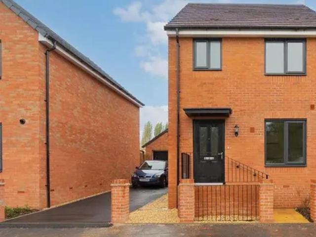 46 Hunts Road, Stirchley, B30 2PW, United Kingdom | 3 bed townhouse for rent #140801284 | Rentberry