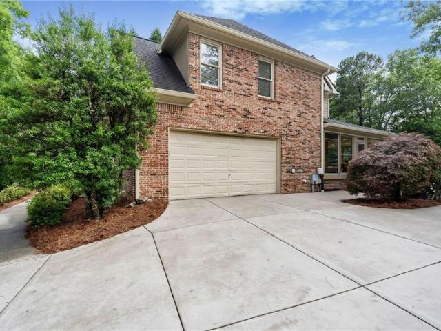46 Lakecrest Circle