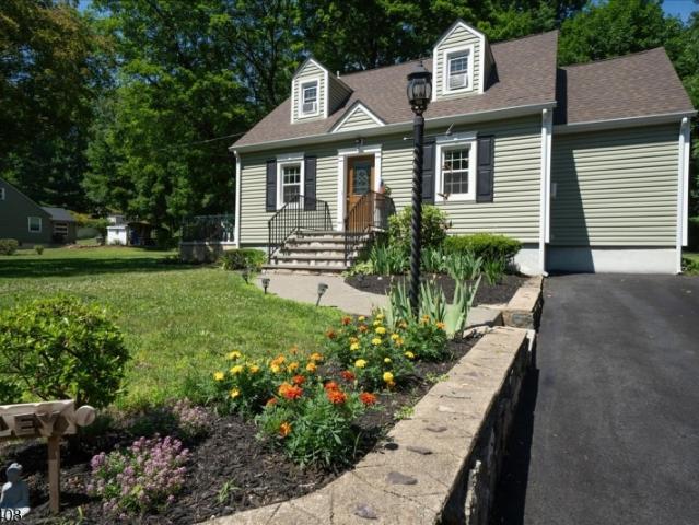 46 Lakeside Dr