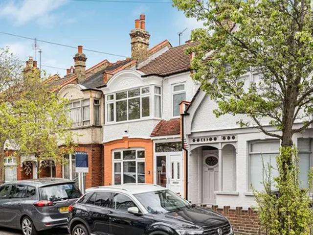 46 Lyndhurst Road, London, E4 9JU, United Kingdom | 3 bed apartment for rent #116315926 | Rentberry