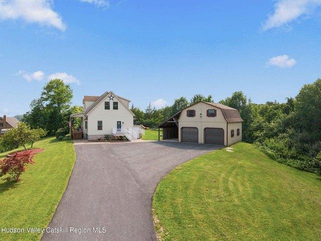 46 Market St, Glasco, NY 12432