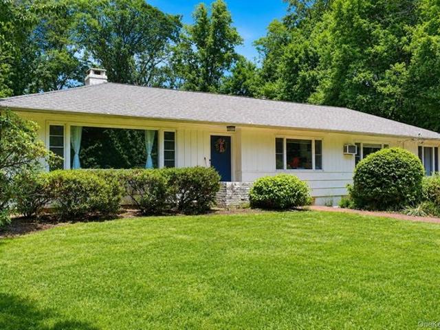 46 Mayfair Dr, Huntington, NY 11743