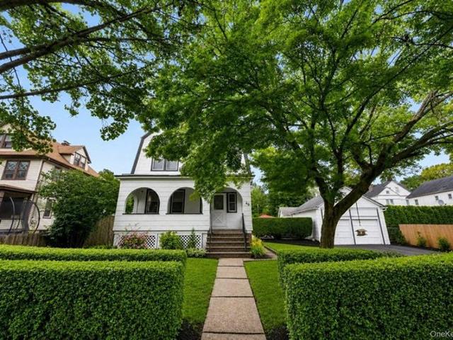 46 Meadow Ln, New Rochelle, NY 10805