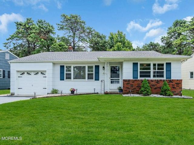 46 Millbrook Dr, Toms River, NJ 08757