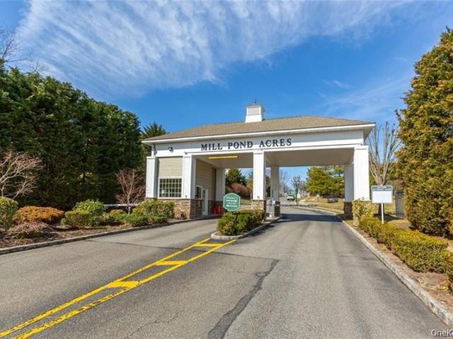 46 Miro Pl, Port Washington, NY 11050