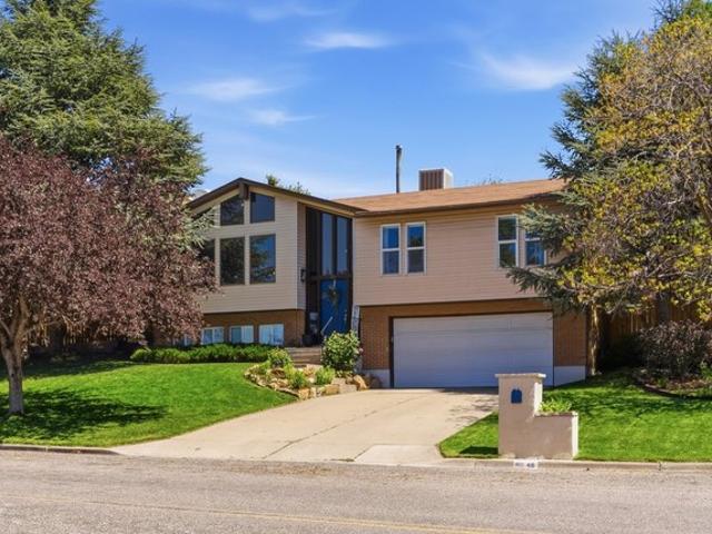 46 N Country Ln, Fruit Heights, UT 84037