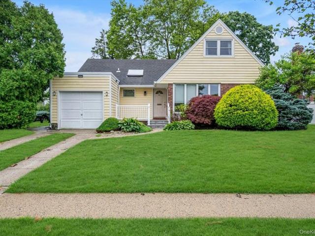 46 Patton Blvd, New Hyde Park, NY 11040