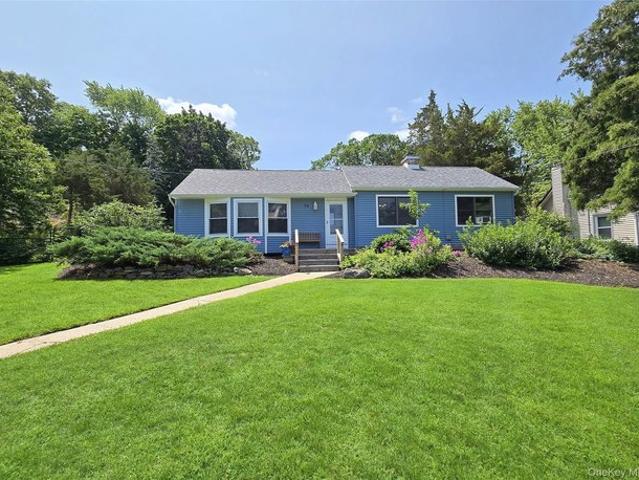 46 Peconic St, Selden, NY 11784