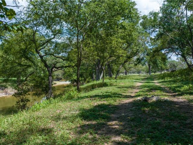46 Ranch Road 1621