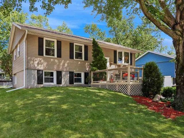 46 Regal Ln, Iowa City, IA 52240